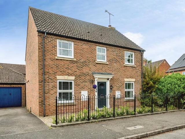 4 bedroom detached house for sale