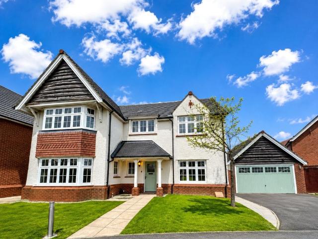 4 bedroom detached house for sale