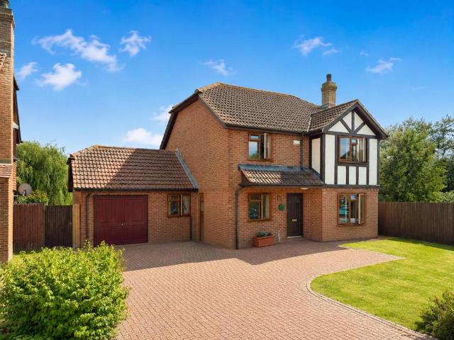 4 bedroom detached house for sale
