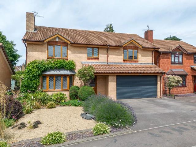 4 bedroom detached house for sale