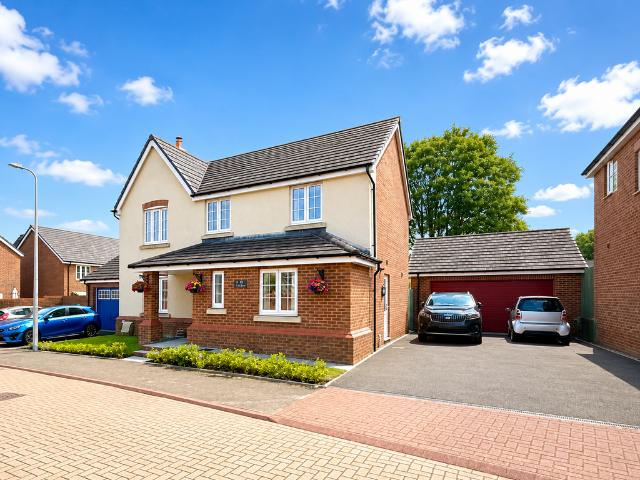 4 bedroom detached house for sale