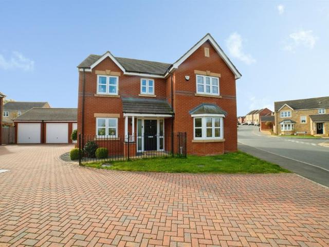 4 bedroom detached house for sale
