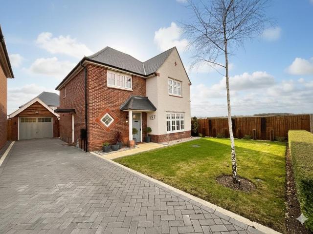 4 bedroom detached house for sale