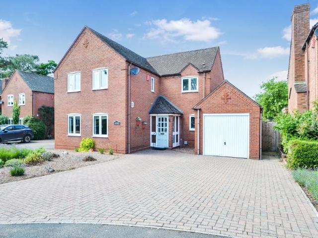 4 bedroom detached house for sale