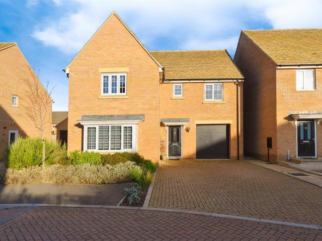 4 bedroom detached house for sale