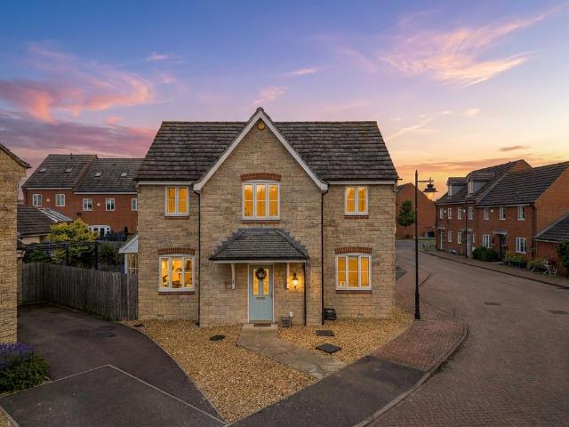 4 bedroom detached house for sale