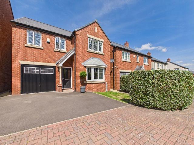 4 bedroom detached house for sale