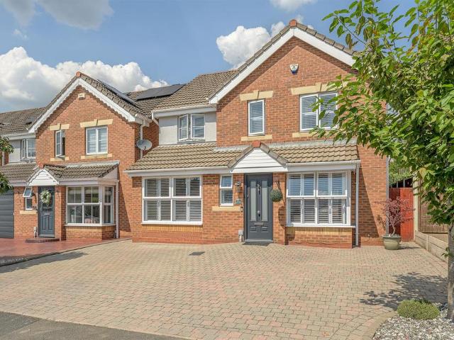 4 bedroom detached house for sale