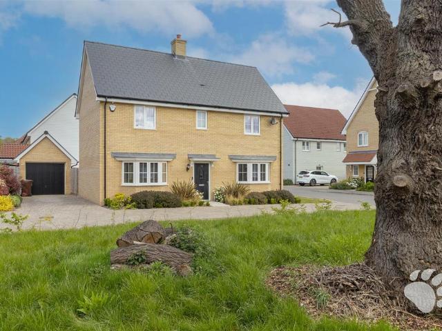4 bedroom detached house for sale