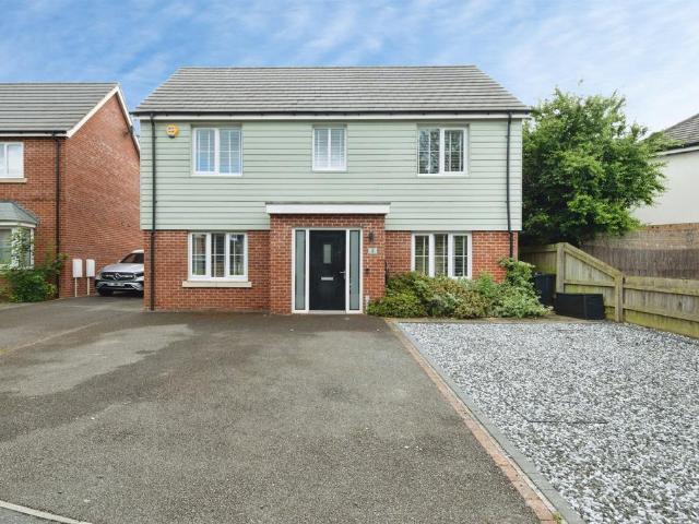 4 bedroom detached house for sale