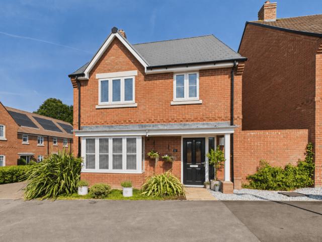 4 bedroom detached house for sale