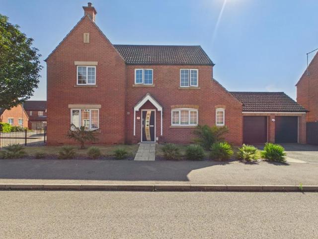 4 bedroom detached house for sale