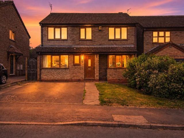 4 bedroom detached house for sale