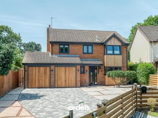 4 bedroom detached house for sale