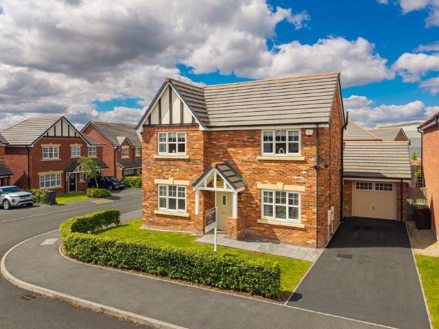 4 bedroom detached house for sale