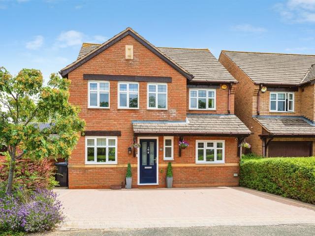 4 bedroom detached house for sale
