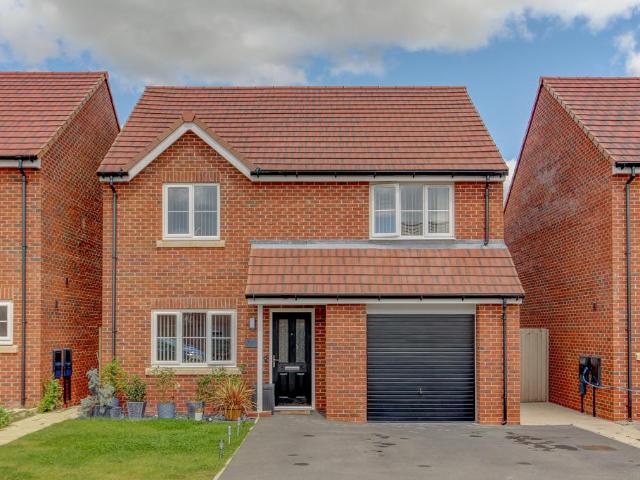 4 bedroom detached house for sale