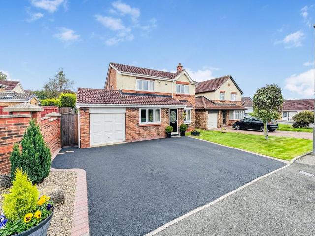 4 bedroom detached house for sale