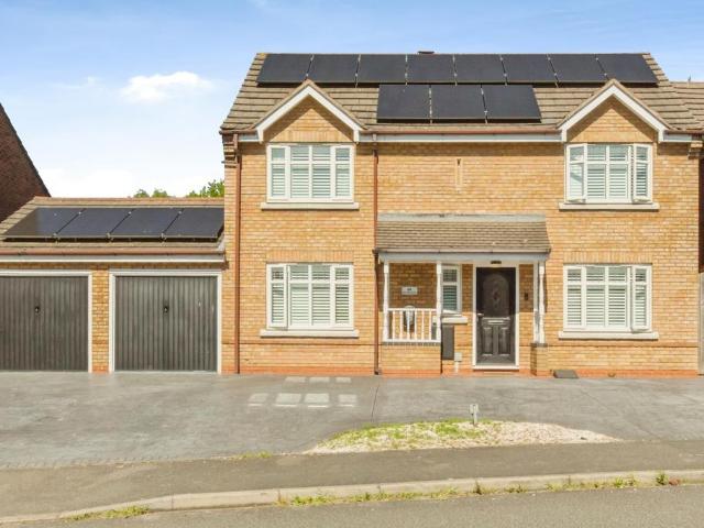 4 bedroom detached house for sale