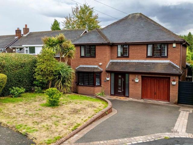 4 bedroom detached house for sale