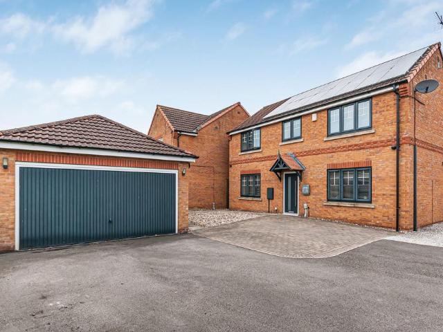 4 bedroom detached house for sale