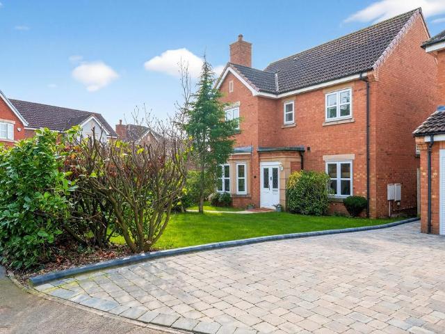 4 bedroom detached house for sale