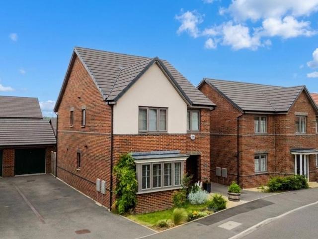 4 bedroom detached house for sale