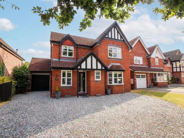 4 bedroom detached house for sale