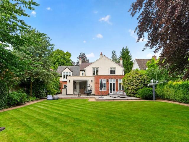 4 bedroom detached house for sale