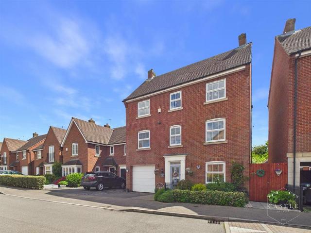 4 bedroom detached house for sale
