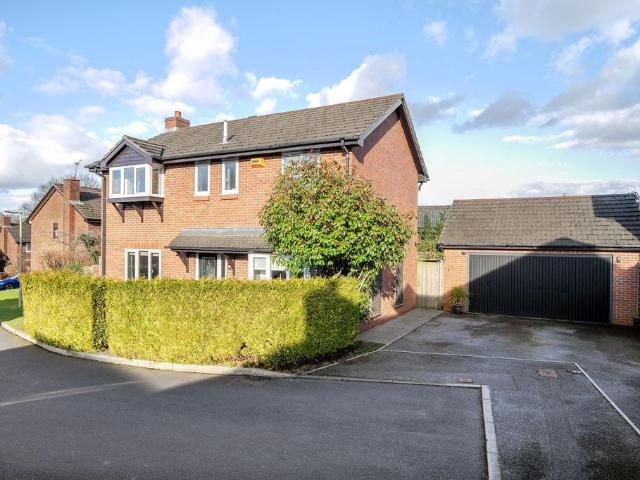 4 bedroom detached house for sale