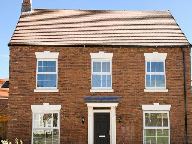4 bedroom detached house for sale