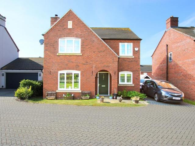 4 bedroom detached house for sale