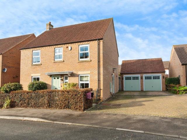 4 bedroom detached house for sale