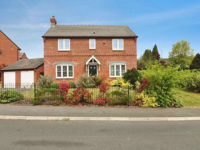 4 bedroom detached house for sale