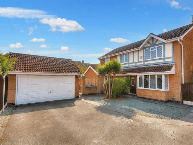 4 bedroom detached house for sale