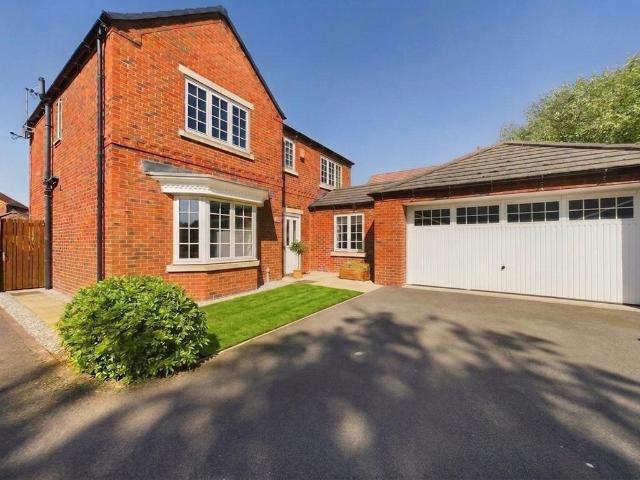 4 bedroom detached house for sale