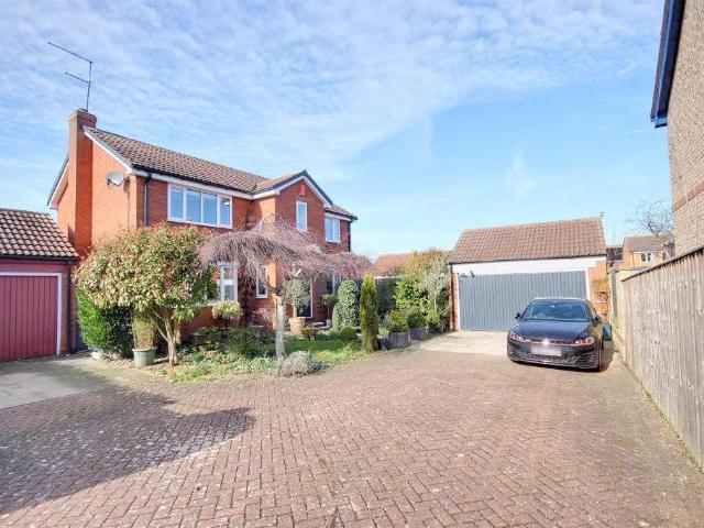 4 bedroom detached house for sale
