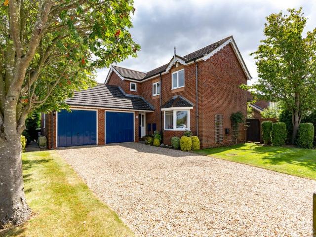 4 bedroom detached house for sale