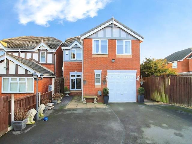4 bedroom detached house for sale