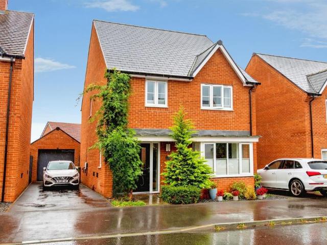 4 bedroom detached house for sale