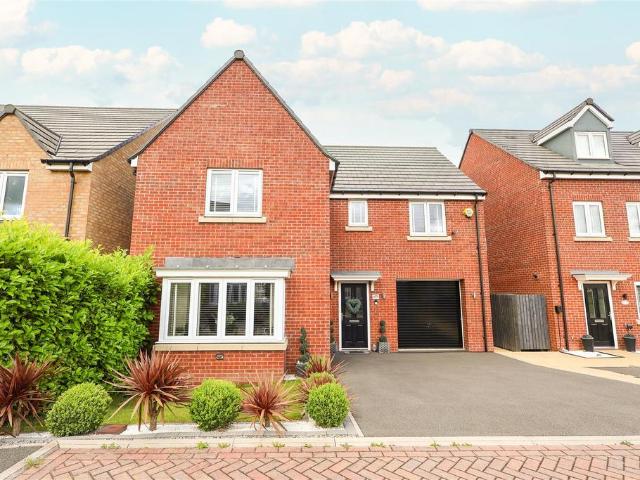 4 bedroom detached house for sale
