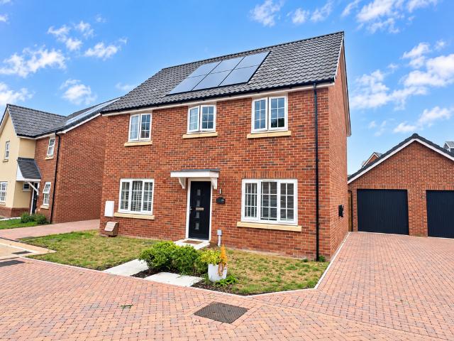 4 bedroom detached house for sale