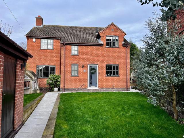 4 bedroom detached house for sale