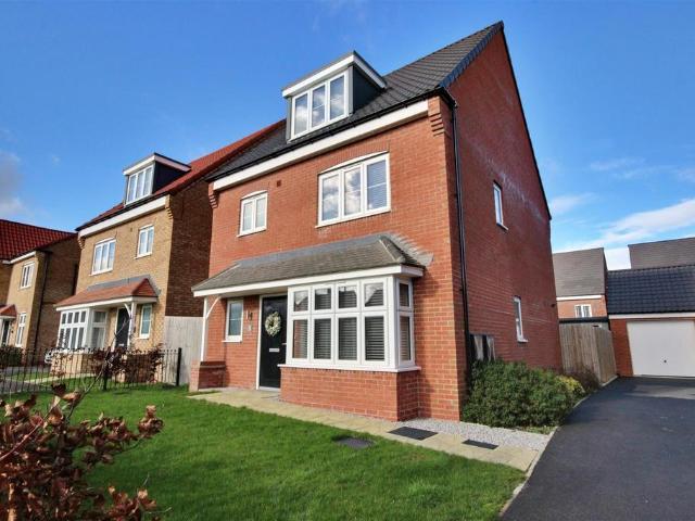 4 bedroom detached house for sale