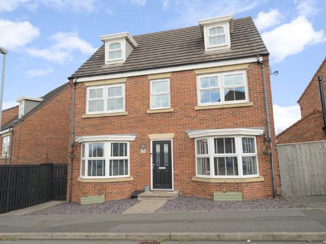 5 bedroom detached house for sale