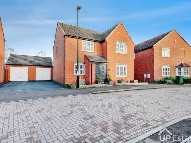 4 bedroom detached house for sale