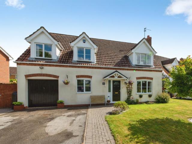 4 bedroom detached house for sale