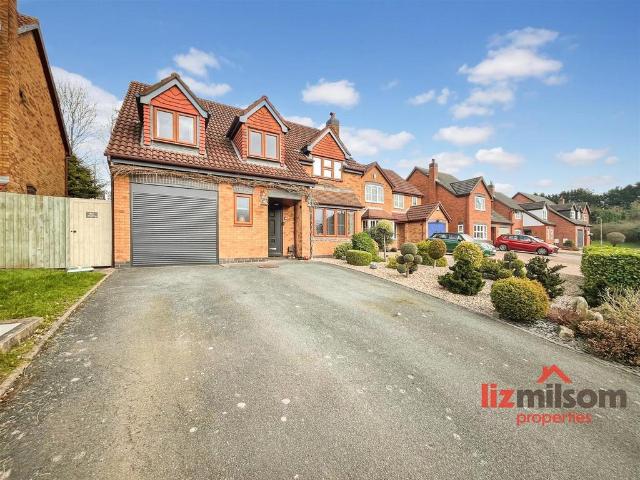 4 bedroom detached house for sale