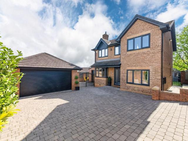 4 bedroom detached house for sale